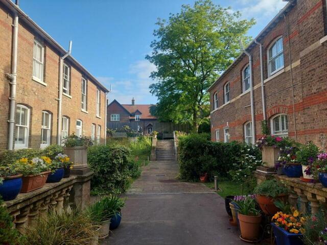 For Sale 2 Bedroom Shared Living/roommate Dorchester Dorset DS100541080