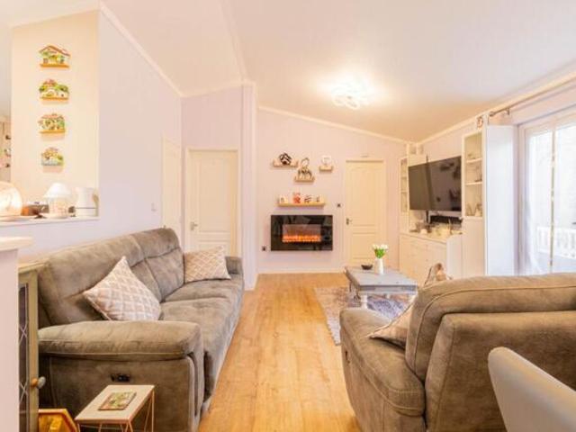 For Sale 2 Bedroom Shared Living/roommate East Bergholt Essex DS98204936