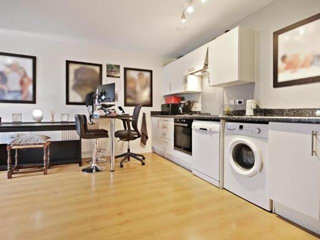 For Sale 2 Bedroom Shared Living/roommate East Grinstead West Sussex DS100058341