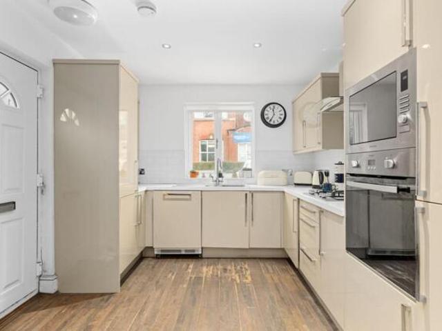 For Sale 2 Bedroom Shared Living/roommate Epping Essex DLS100615030