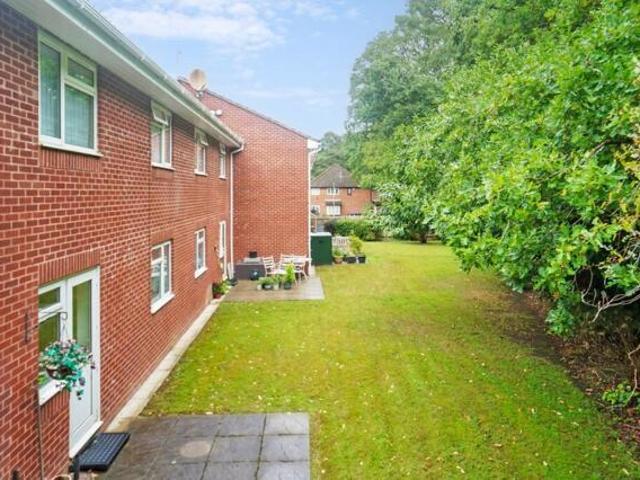 For Sale 2 Bedroom Shared Living/roommate Farnham Common Slough DS101316511