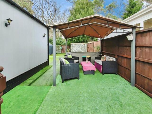 For Sale 2 Bedroom Shared Living/roommate Finchampstead Berkshire DS100132243