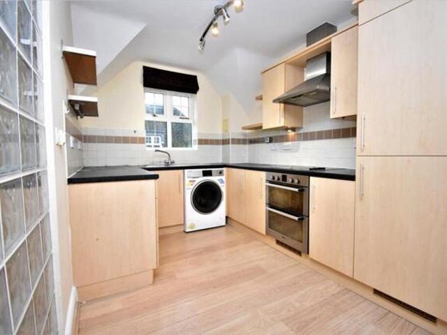 For Sale 2 Bedroom Shared Living/roommate Fleet Hampshire DLS99437375