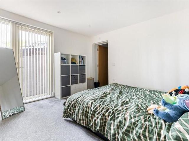For Sale 2 Bedroom Shared Living/roommate Guildford Surrey DLS98930189