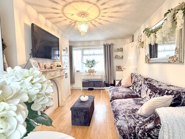 For Sale 2 Bedroom Shared Living/roommate Gillingham Medway DLS99277892