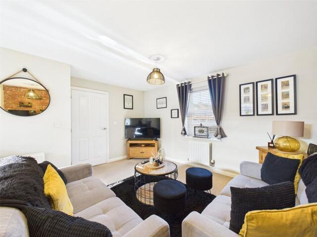 For Sale 2 Bedroom Shared Living/roommate Gloucester Gloucestershire DS99236899