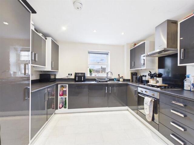 For Sale 2 Bedroom Shared Living/roommate Gloucester Gloucestershire DS99290562