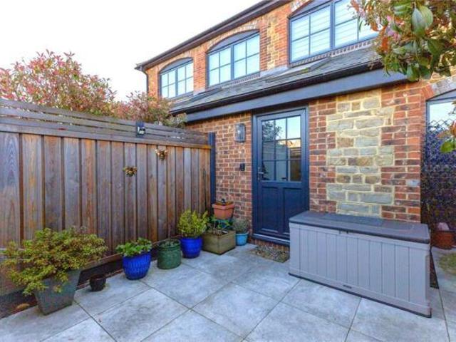 For Sale 2 Bedroom Shared Living/roommate Godalming Surrey DLS101674827