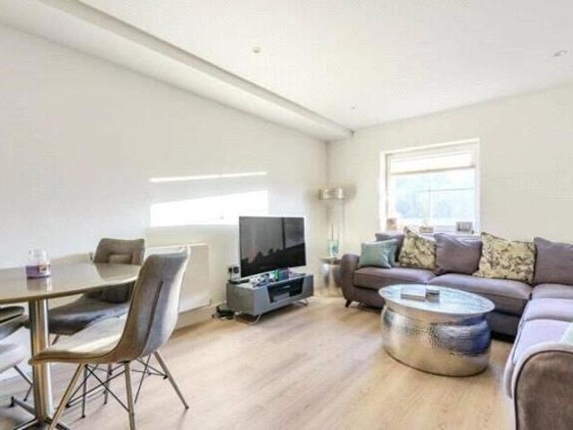 For Sale 2 Bedroom Shared Living/roommate Godalming Surrey DS98204750