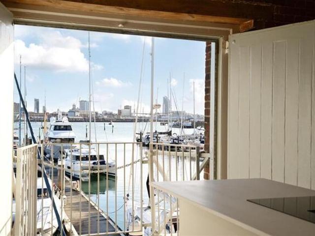 For Sale 2 Bedroom Shared Living/roommate Gosport Hampshire DLS98903382