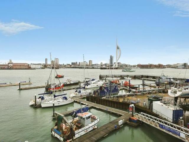 For Sale 2 Bedroom Shared Living/roommate Gosport Hampshire DS101675634