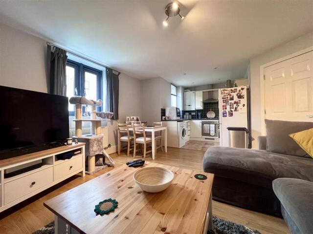 For Sale 2 Bedroom Shared Living/roommate Grange Farm Grange Farm DS98834817