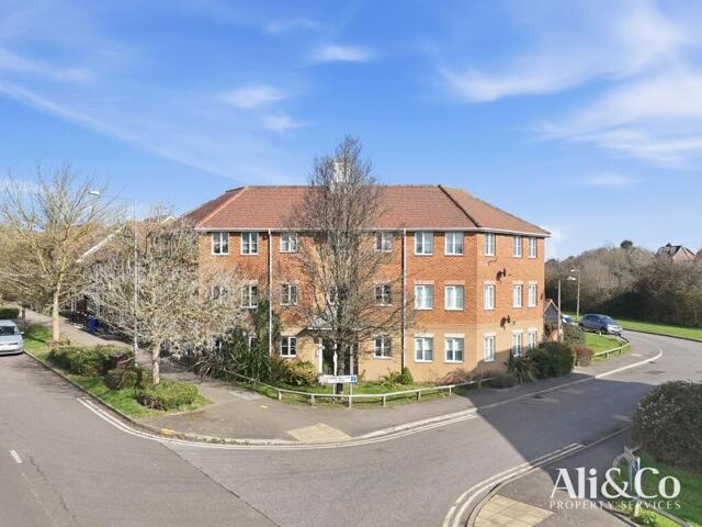 For Sale 2 Bedroom Shared Living/roommate Grays Essex DLS100615118