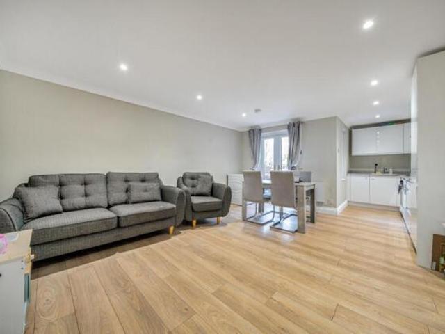 For Sale 2 Bedroom Shared Living/roommate Great Dunmow Essex DS101678294