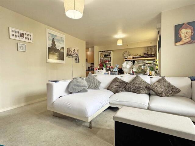 For Sale 2 Bedroom Shared Living/roommate Great Leighs Great Leighs DLS100786954