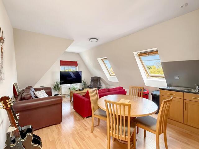 For Sale 2 Bedroom Shared Living/roommate Great Shelford Cambridgeshire DLS98800906