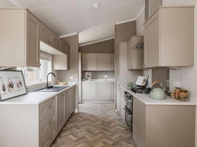 For Sale 2 Bedroom Shared Living/roommate Great Yarmouth Norfolk DS100158515