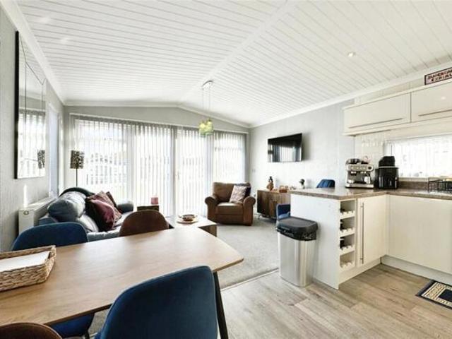 For Sale 2 Bedroom Shared Living/roommate Hampshire Hampshire DLS101678912