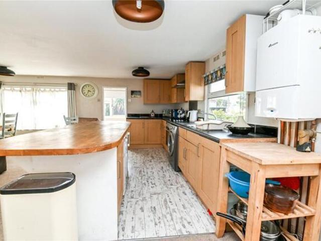 For Sale 2 Bedroom Shared Living/roommate Hampshire Hampshire DS99130228