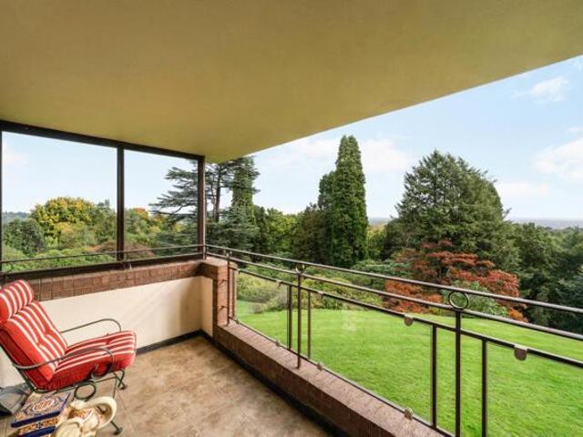 For Sale 2 Bedroom Shared Living/roommate Haslemere Surrey DS101316522