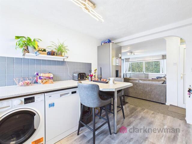 For Sale 2 Bedroom Shared Living/roommate Harlow Essex DLS100426000