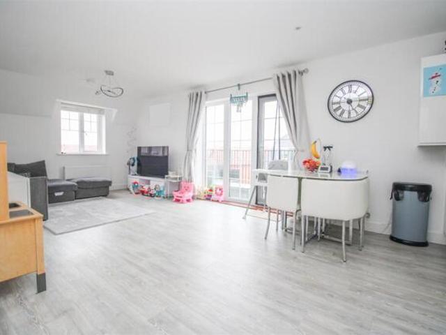 For Sale 2 Bedroom Shared Living/roommate Harlow Essex DS99688537
