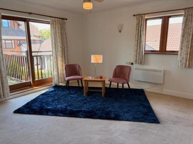 For Sale 2 Bedroom Shared Living/roommate Hartley Wintney Hampshire DS101777776