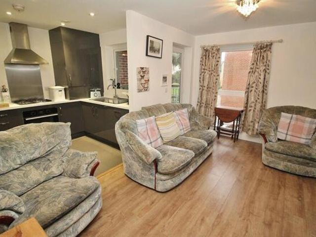 For Sale 2 Bedroom Shared Living/roommate Havant Hampshire DLS99054958
