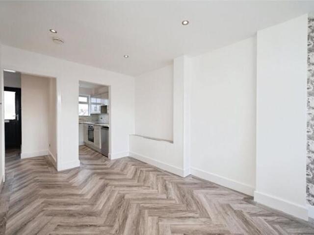 For Sale 2 Bedroom Shared Living/roommate Hayling Island Hampshire DLS100425988