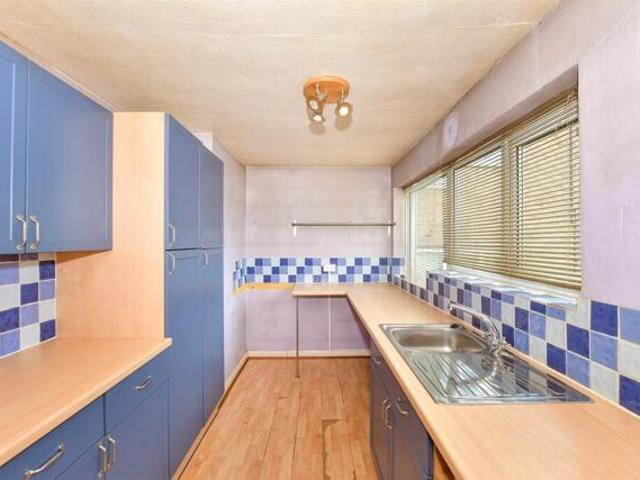 For Sale 2 Bedroom Shared Living/roommate Haywards Heath West Sussex DS98649298