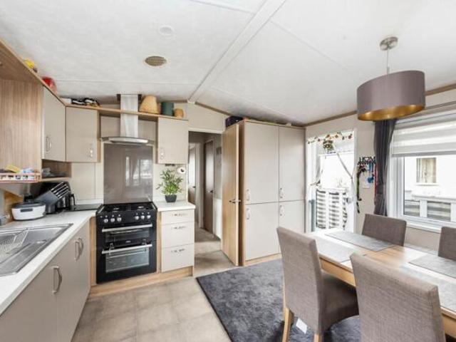 For Sale 2 Bedroom Shared Living/roommate Henfield West Sussex DS100503325