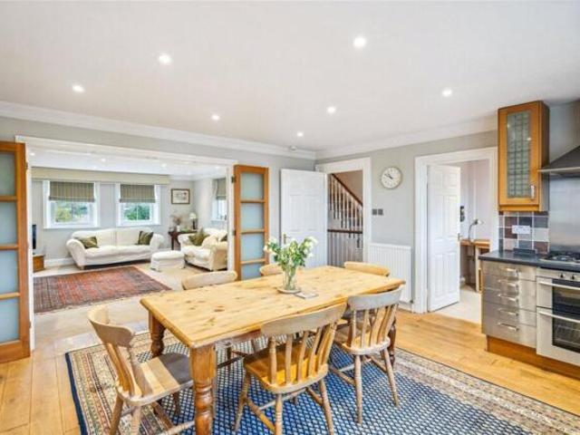 For Sale 2 Bedroom Shared Living/roommate Henley On Thames Oxfordshire DS100685061