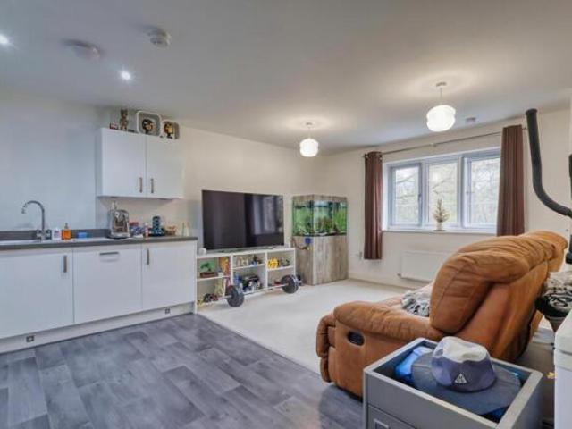 For Sale 2 Bedroom Shared Living/roommate High Wycombe Buckinghamshire DLS100398593