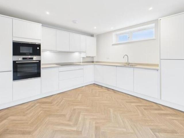 For Sale 2 Bedroom Shared Living/roommate High Wycombe Buckinghamshire DLS98612372