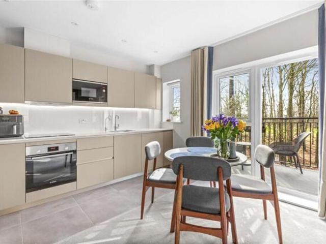 For Sale 2 Bedroom Shared Living/roommate High Wycombe Buckinghamshire DLS99344642