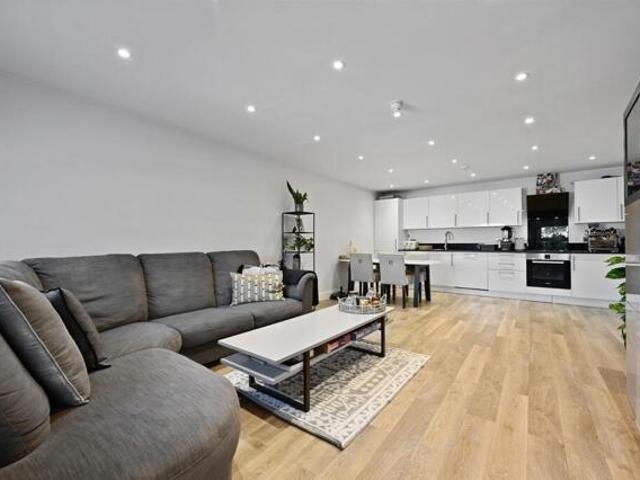 For Sale 2 Bedroom Shared Living/roommate High Wycombe Buckinghamshire DS99092506