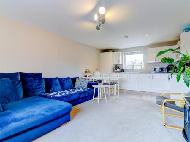 For Sale 2 Bedroom Shared Living/roommate High Wycombe Buckinghamshire DS99161680