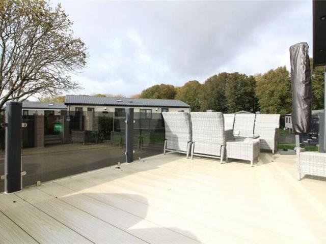 For Sale 2 Bedroom Shared Living/roommate Highcliffe Hampshire DS101678840