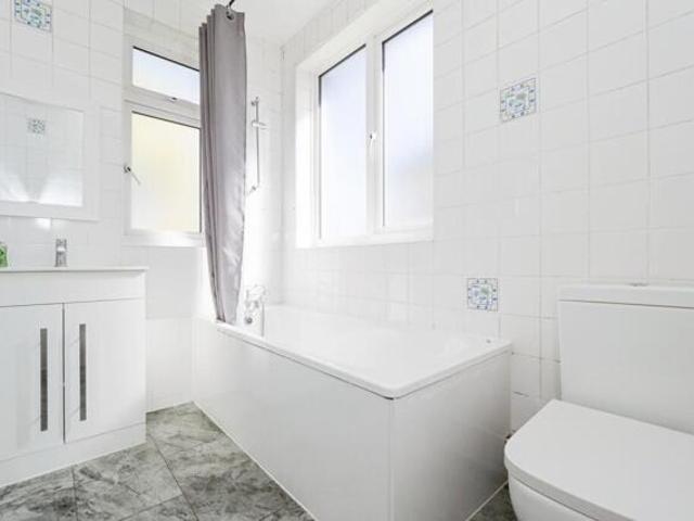 For Sale 2 Bedroom Shared Living/roommate Hornchurch Greater London DS101379065