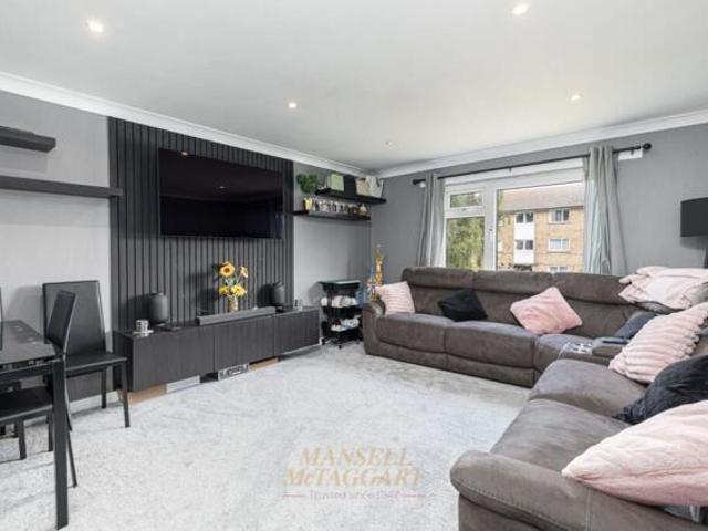 For Sale 2 Bedroom Shared Living/roommate Horley Surrey DS98205105
