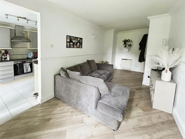For Sale 2 Bedroom Shared Living/roommate Kent Kent DLS101675570