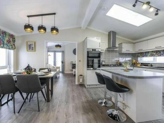 For Sale 2 Bedroom Shared Living/roommate Kent Kent DS100316901