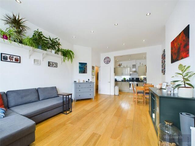 For Sale 2 Bedroom Shared Living/roommate Kingston Upon Thames Greater London DS100342992
