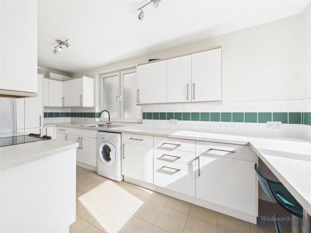 For Sale 2 Bedroom Shared Living/roommate Kingston Upon Thames Greater London DS101168290