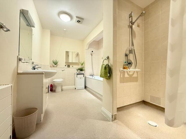 For Sale 2 Bedroom Shared Living/roommate Luton Luton DLS99688416