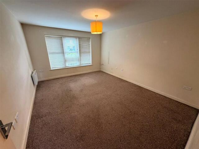 For Sale 2 Bedroom Shared Living/roommate Lancs Bolton DS99951924