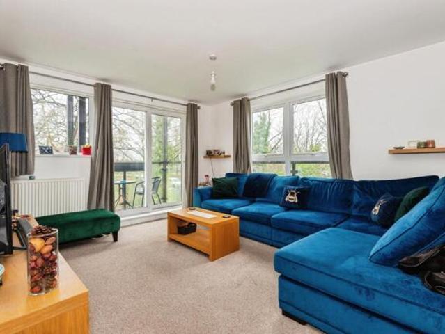 For Sale 2 Bedroom Shared Living/roommate Leatherhead Surrey DLS99895589