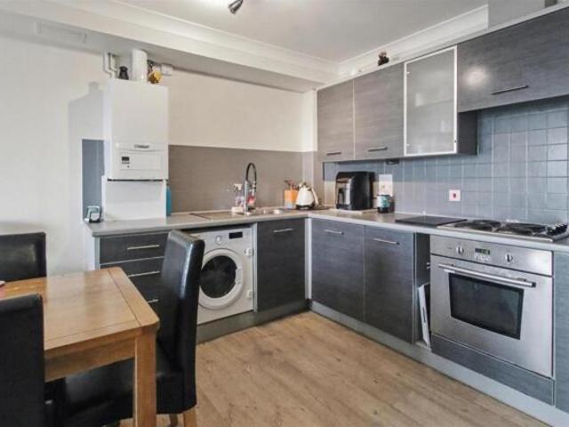 For Sale 2 Bedroom Shared Living/roommate Leatherhead Surrey DS99571673