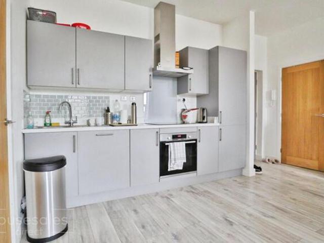 For Sale 2 Bedroom Shared Living/roommate Leeds Leeds DS101119183