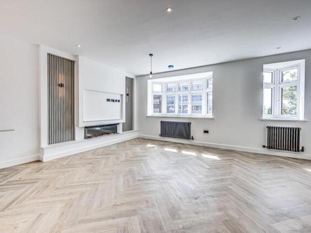 For Sale 2 Bedroom Shared Living/roommate Leigh Southend on Sea DLS99571882
